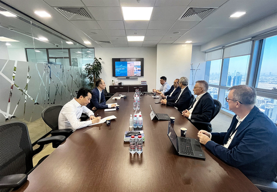 刘明华与ACWA Power全球首席执行官Marco Arcelli举行会谈